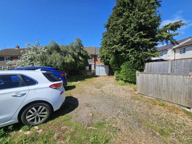 4 Bedroom Semi Detached House