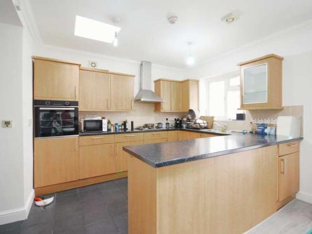 4 Bedroom Semi Detached House