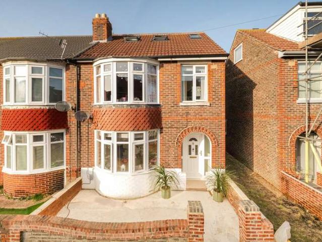 4 Bedroom Semi Detached House