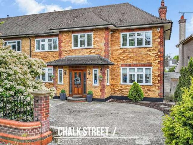 4 Bedroom Semi Detached House