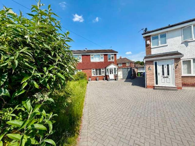 4 Bedroom Semi Detached House