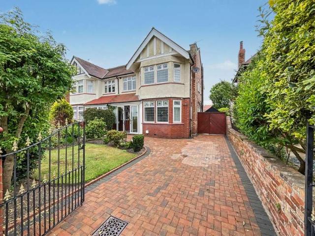 4 Bedroom Semi Detached House