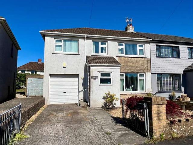 4 Bedroom Semi Detached House