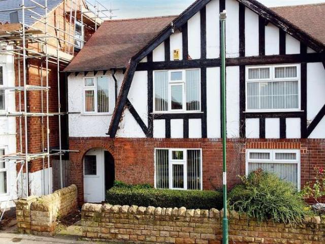 4 Bedroom Semi Detached House
