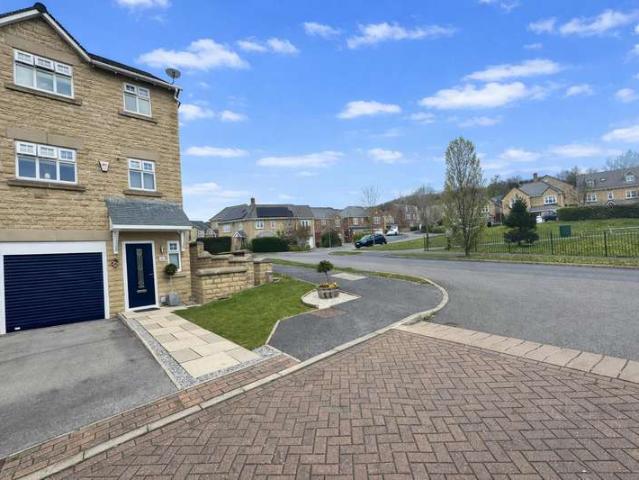 4 Bedroom Semi Detached House