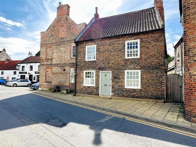 4 Bedroom Semi Detached House