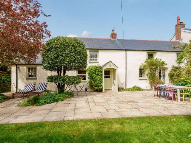 4 Bedroom Semi Detached House