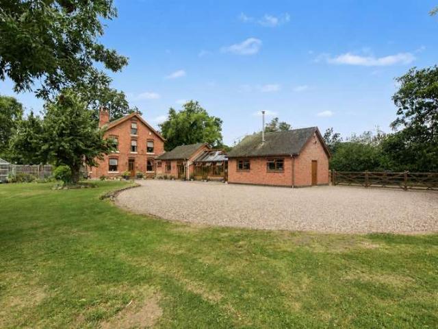 4 Bedroom Semi Detached House