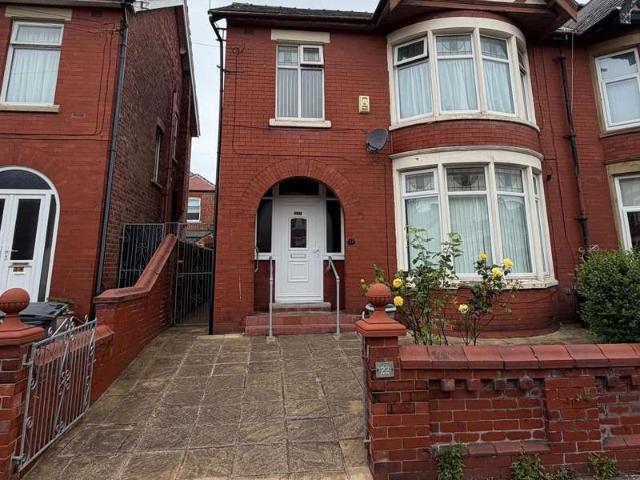 4 Bedroom Semi Detached House