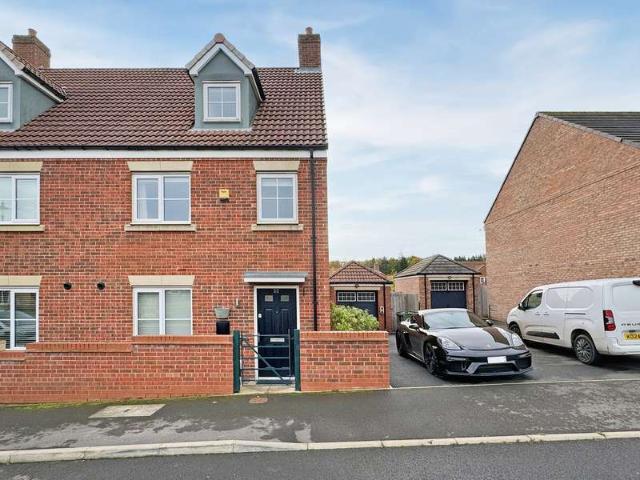 4 Bedroom Semi Detached House