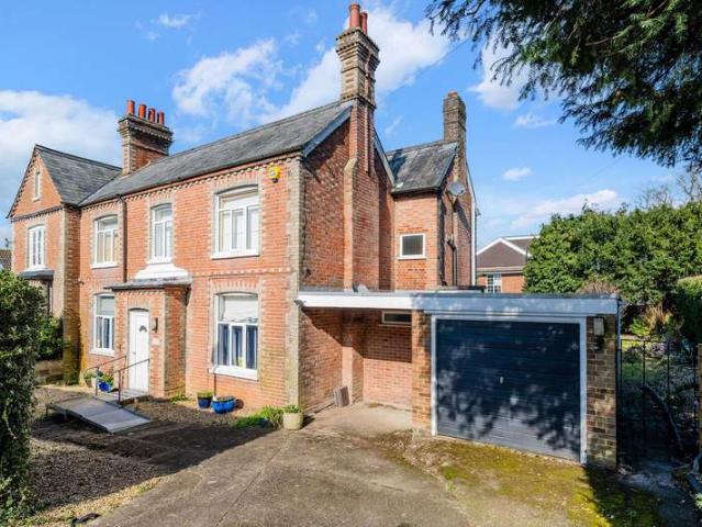 4 Bedroom Semi Detached House