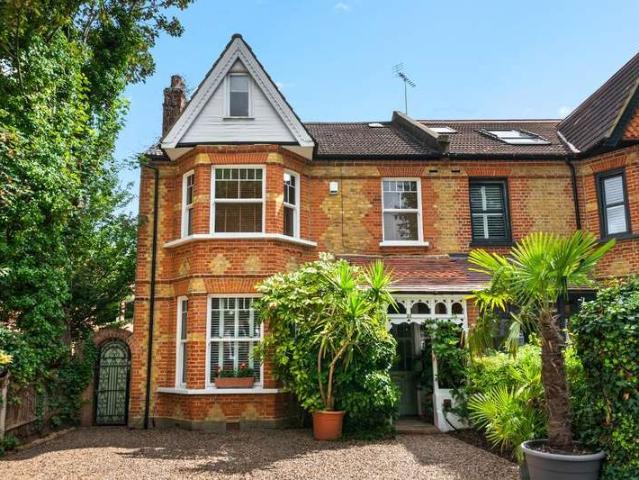 4 Bedroom Semi Detached House