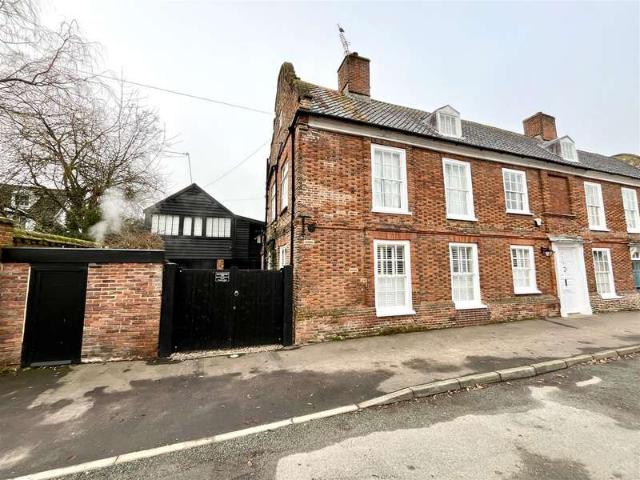 4 Bedroom Semi Detached House