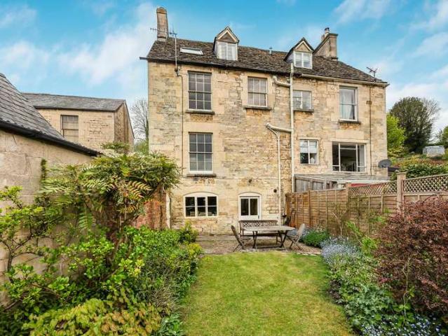 4 Bedroom Semi Detached House