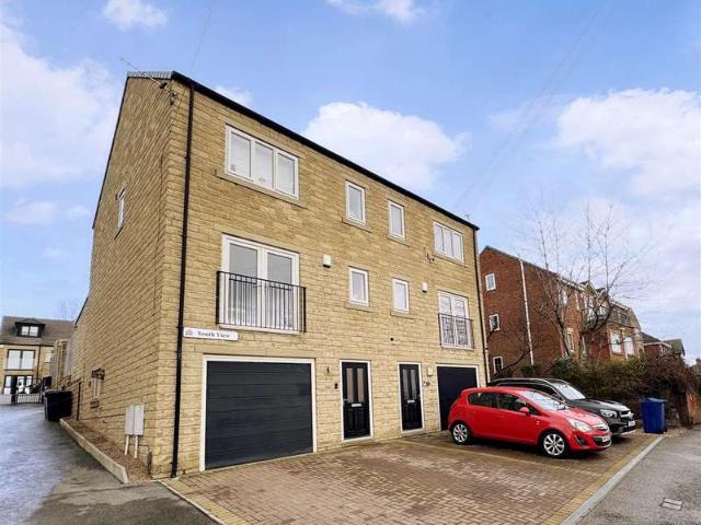 4 Bedroom Semi Detached House