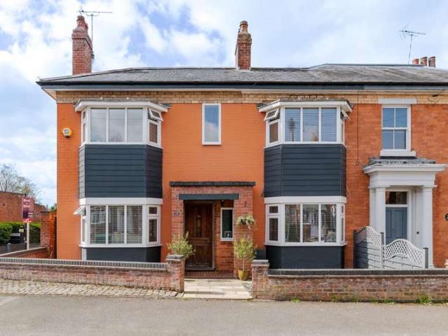 4 Bedroom Semi Detached House