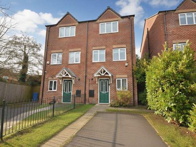 4 Bedroom Semi Detached House