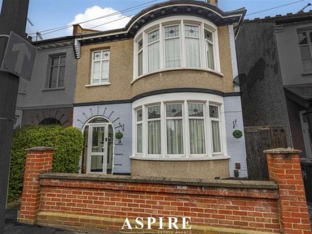 4 Bedroom Semi Detached House