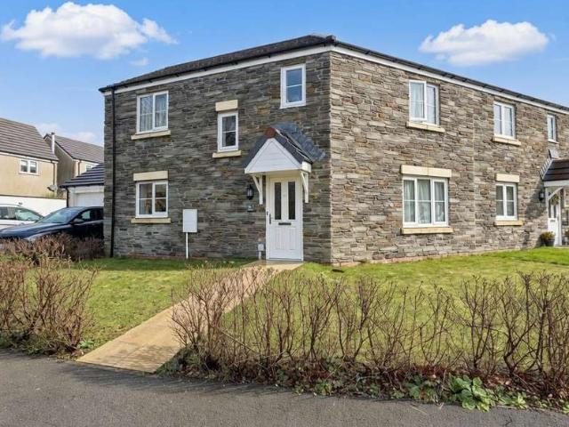 4 Bedroom Semi Detached House