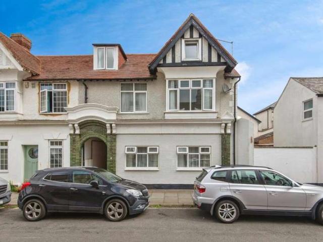 4 Bedroom Semi Detached House
