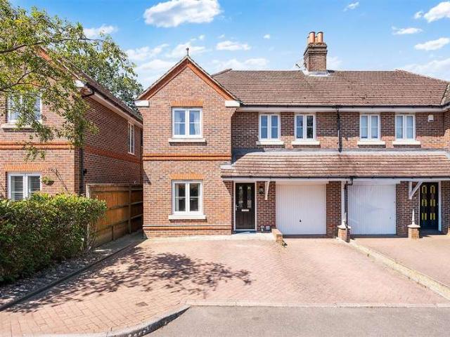 4 Bedroom Semi Detached House