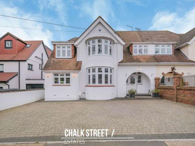 4 Bedroom Semi Detached House