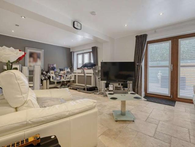 4 Bedroom Semi Detached House