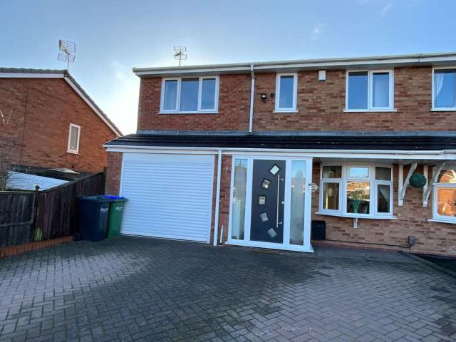 4 Bedroom Semi Detached House