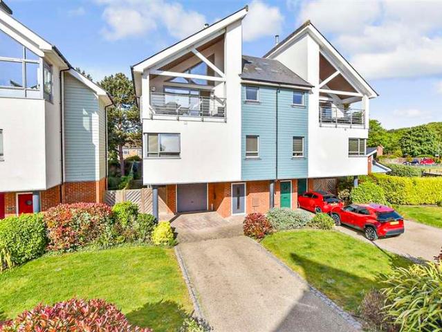 4 Bedroom Semi Detached House