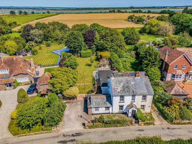 4 Bedroom Semi Detached House