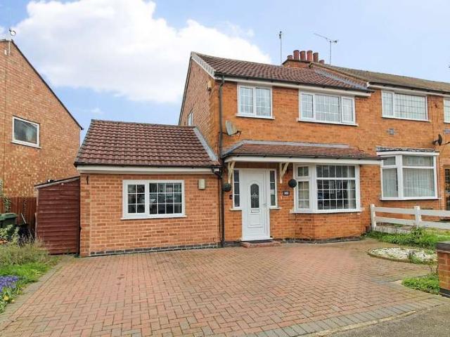 4 Bedroom Semi Detached House