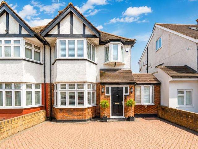 4 Bedroom Semi Detached House