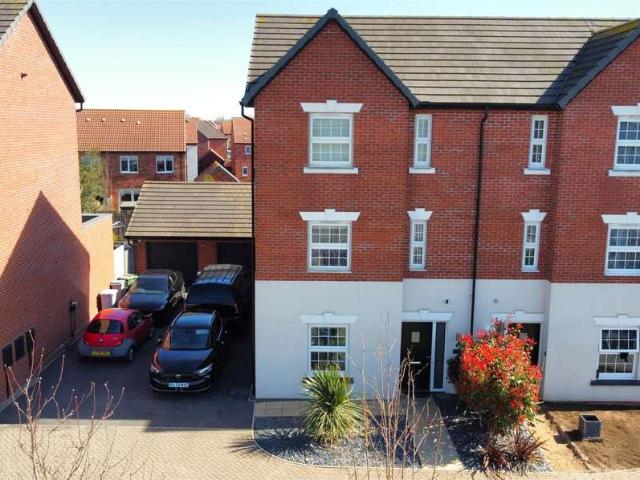 4 Bedroom Semi Detached House