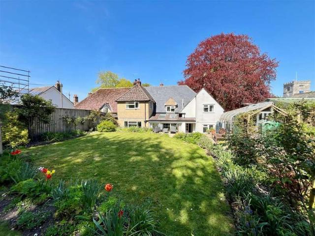 4 Bedroom Semi Detached House