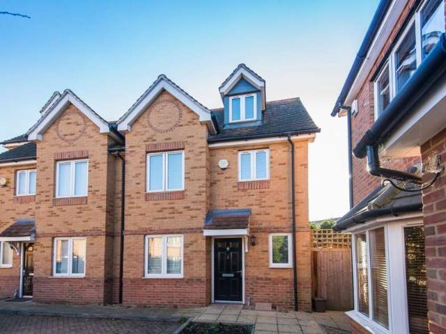 4 Bedroom Semi Detached House