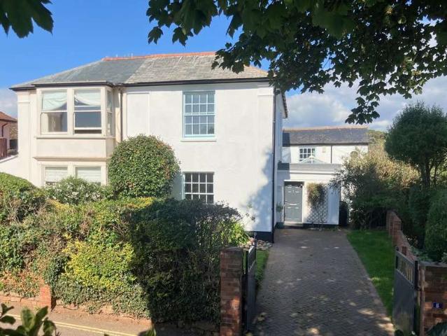 4 Bedroom Semi Detached House