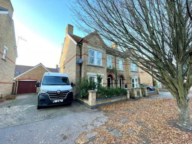 4 bedroom Semi detached house To Let