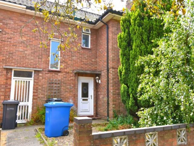 4 bedroom Semi detached house To Let