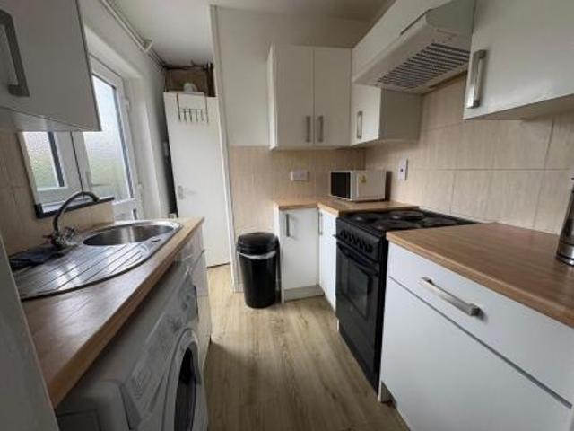 4 bedroom Semi detached house To Let