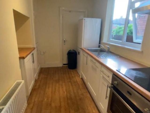 4 bedroom Semi detached house To Let