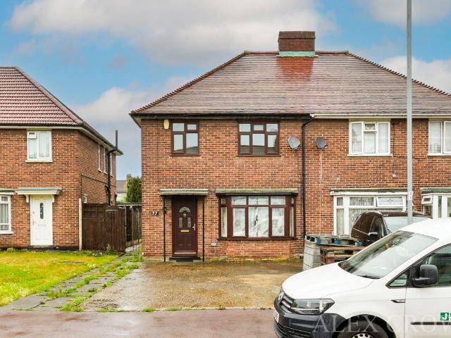 4 Bedroom Semi Detached House To Let