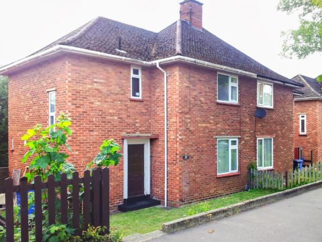 4 bedroom Semi detached house To Let