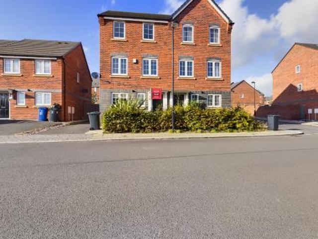 4 bedroom Semi detached house To Let