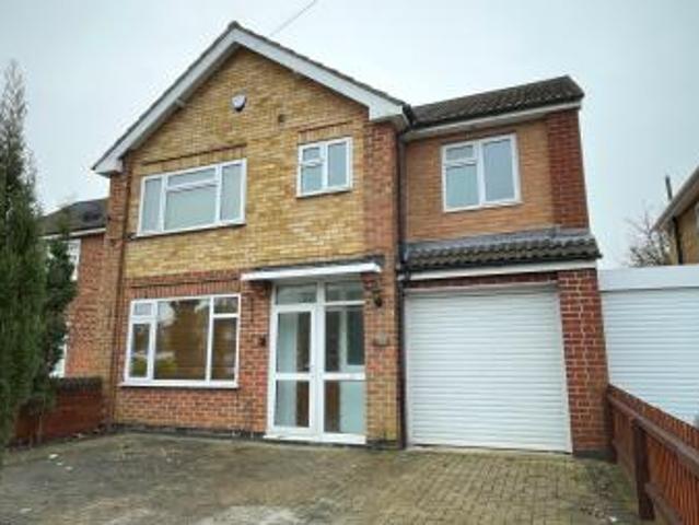 4 bedroom Semi detached house To Let