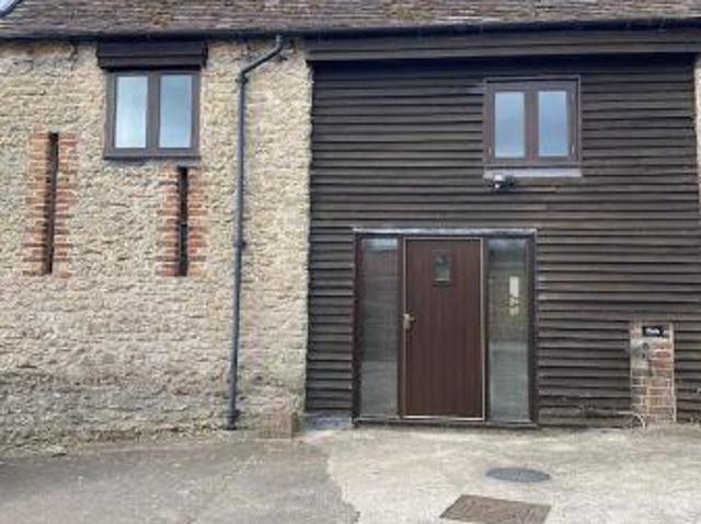 4 bedroom Semi detached house To Let