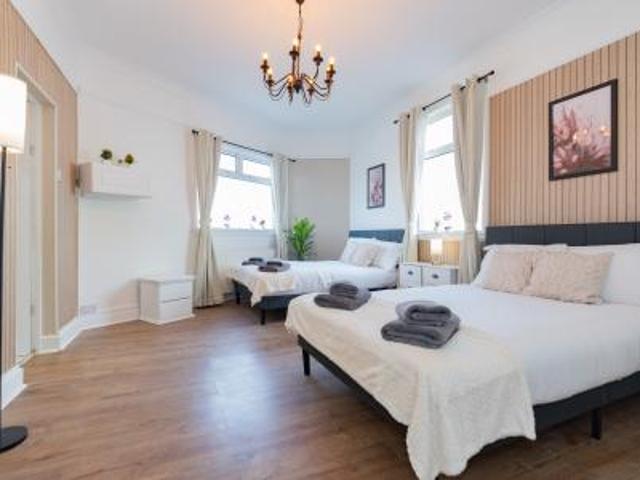 4 bedroom Semi detached house To Let