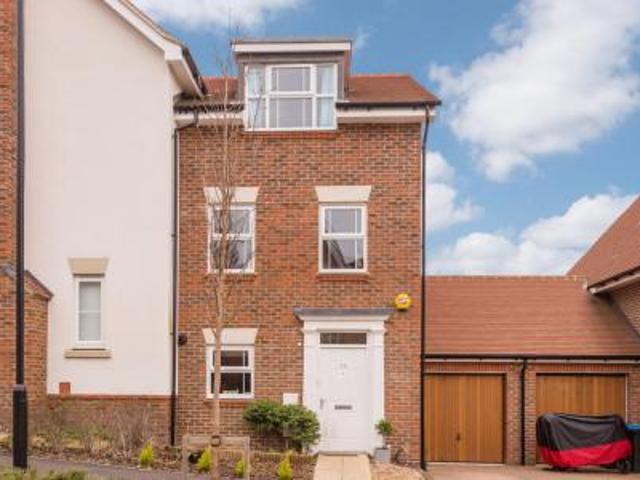 4 bedroom Semi detached house To Let