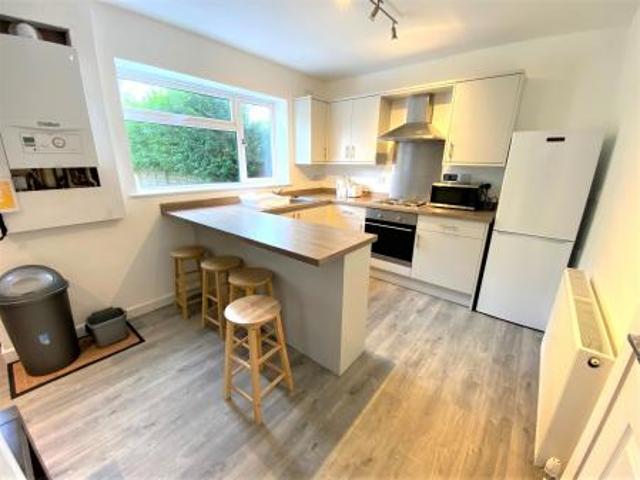 4 bedroom Semi detached house To Let