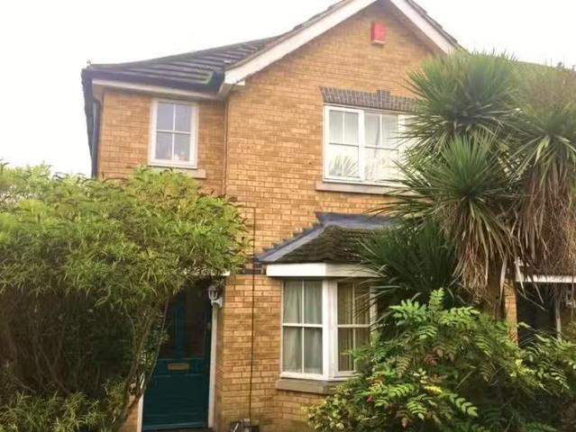 4 bedroom Semi Detached House to rent, Nightingale Shott, Egha.