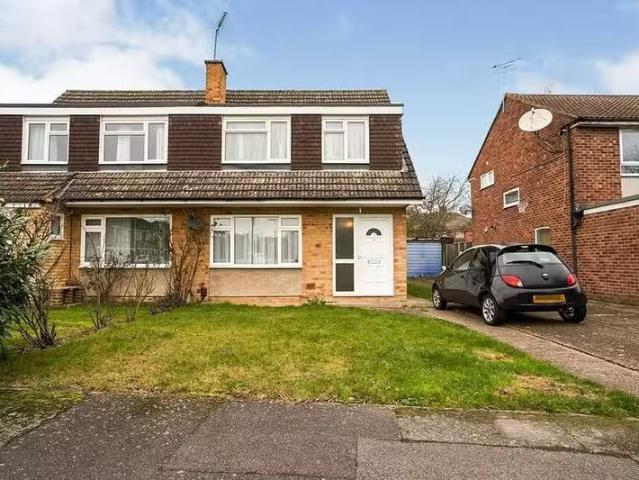 4 bedroom Semi Detached House to rent, Nobles Way, Egham, TW20.